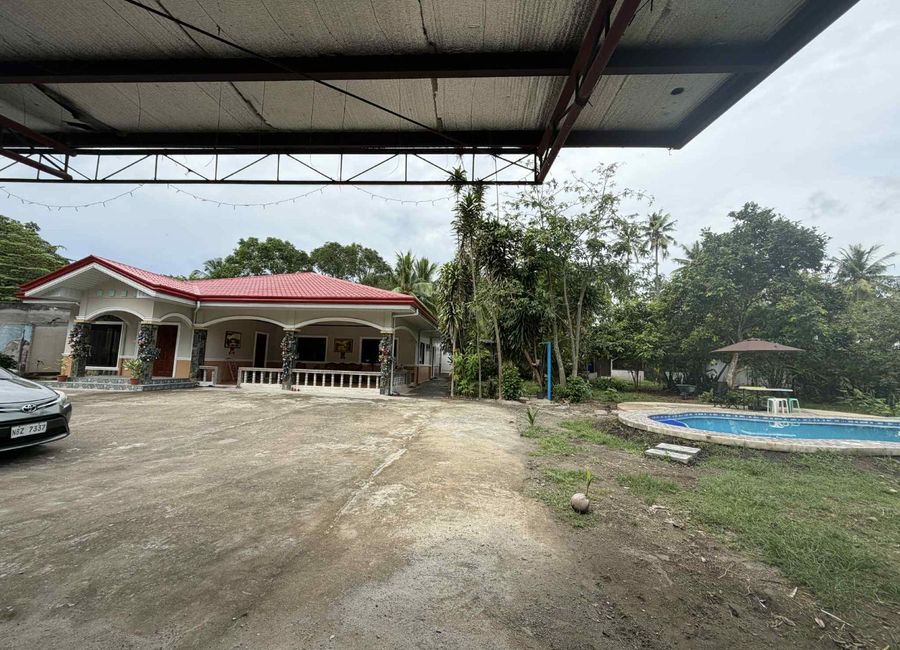 House and Lot With Swimming Pool