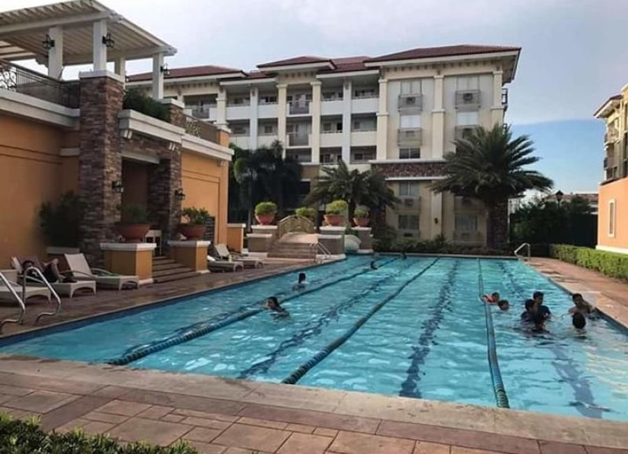 Midrise Condo 2 Bedroom with balcony near Ortigas BGC Eastwood SM Mega mall