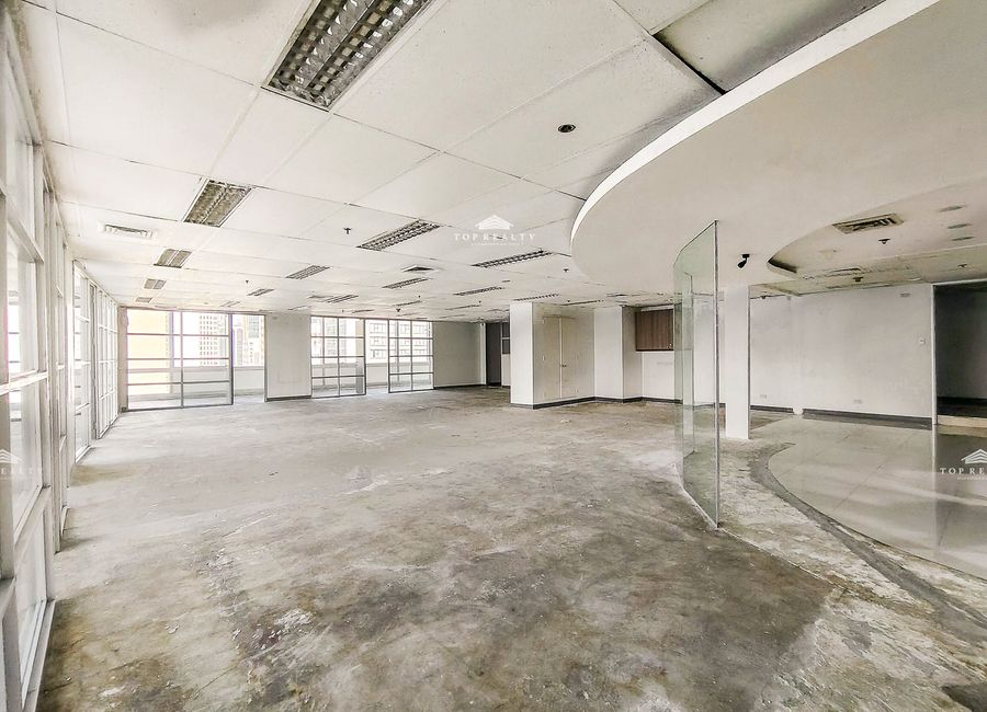 400 sqm Office Space in Makati City at The World Center Building