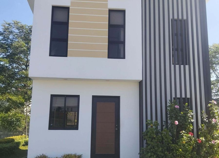2 Bedrooms House and Lot in Trece Martires Cavite NeaR SM Trece