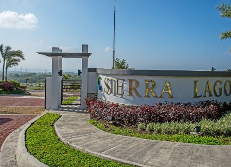 High End Residential Lot at the beautiful Tagaytay Highland