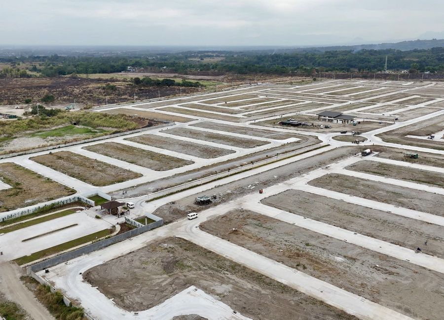 Lot for Sale in Avida Settings Greendale Alviera near East Commercial