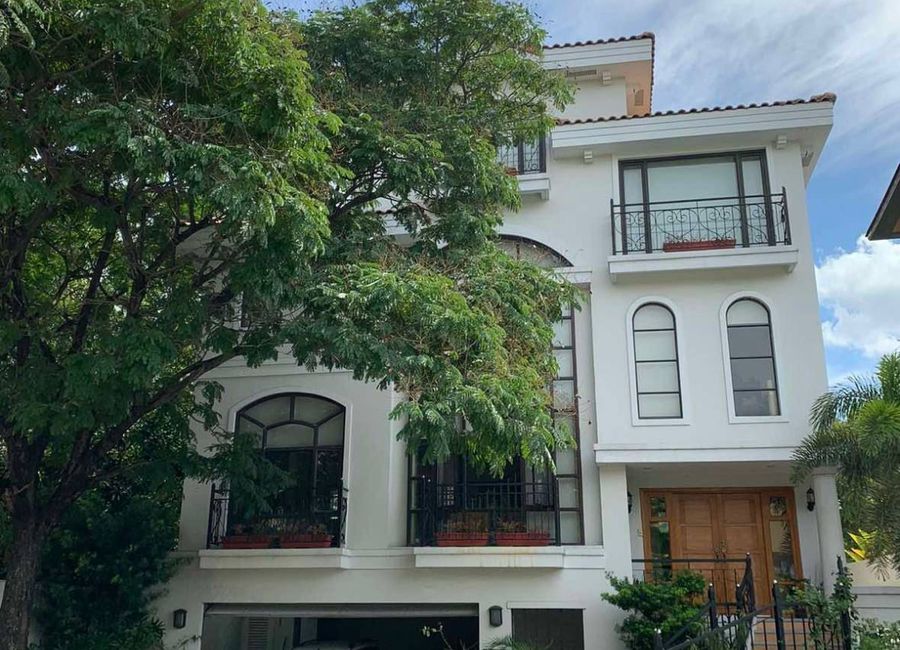 For Sale: Mckinley Hill Village 4 Bedroom House and Lot (Best price!)