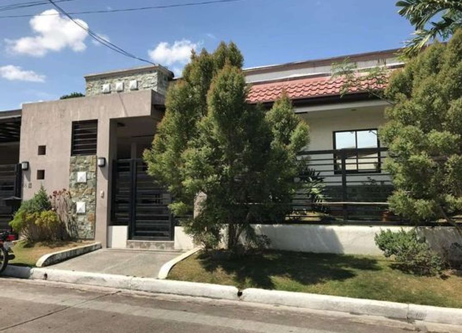 5BR House for Rent in Merville Park, Parañaque City