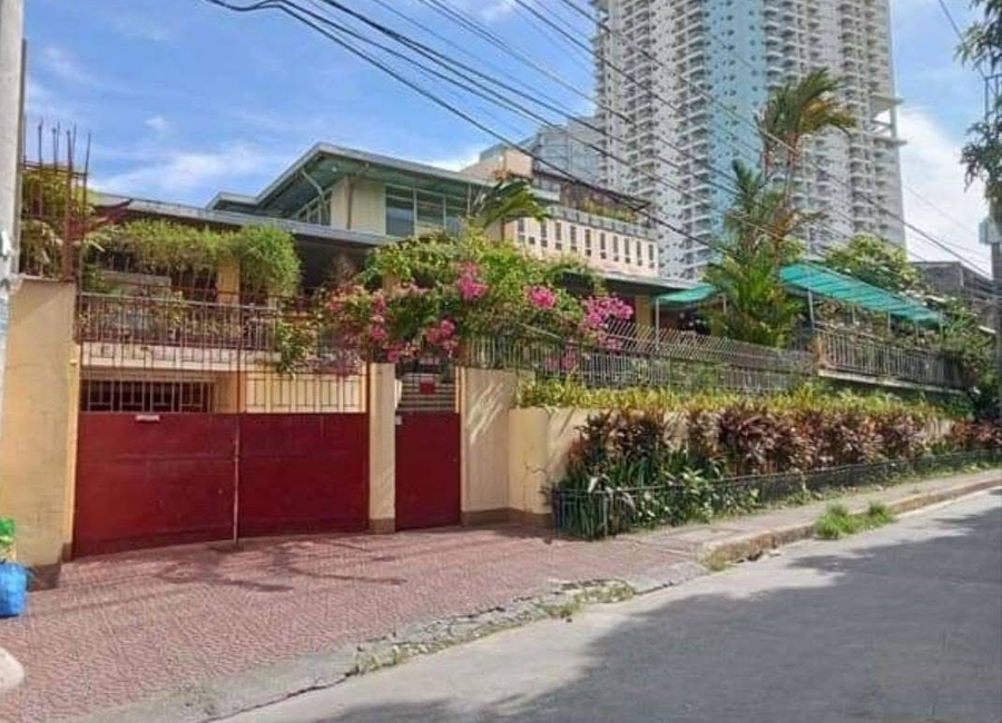 992sqm House and Lot Near Trinity College in New Manila, Quezon City
