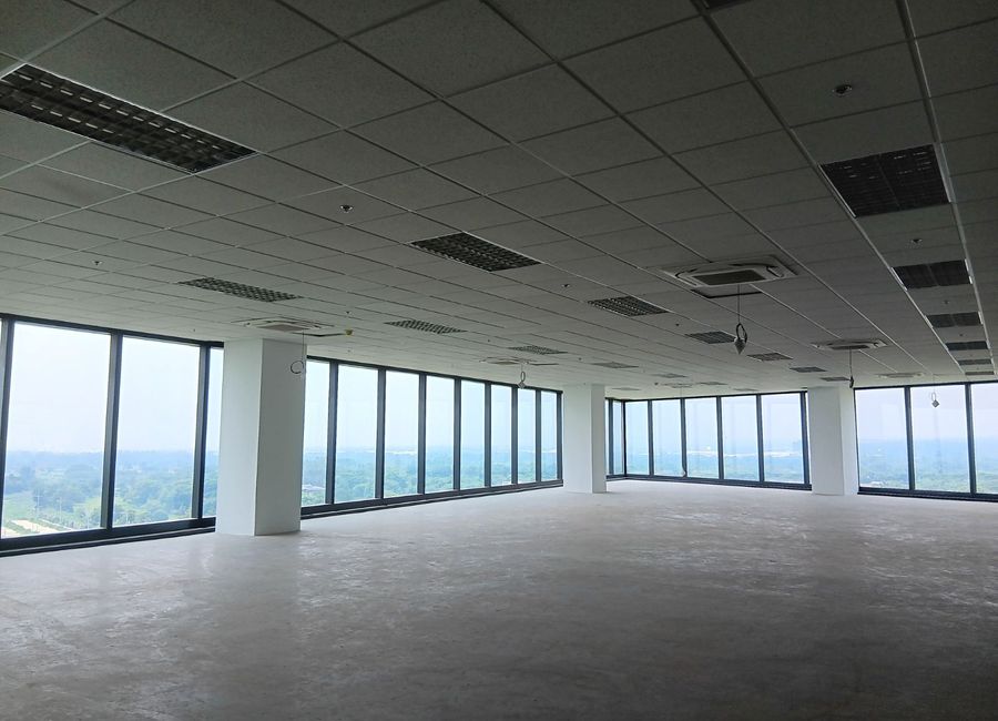 740 SQM Warm Shell Office Space for Rent in Laguna