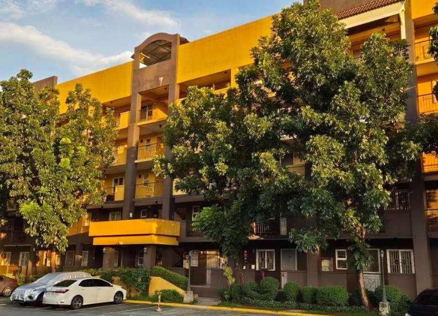 2 BR Bonifacio Heights Condominium For Sale!
