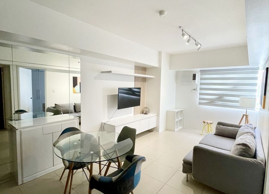 Clean Title RFO Fully Furnished 1BR FOR SALE at Avida Towers Turf BGC ...