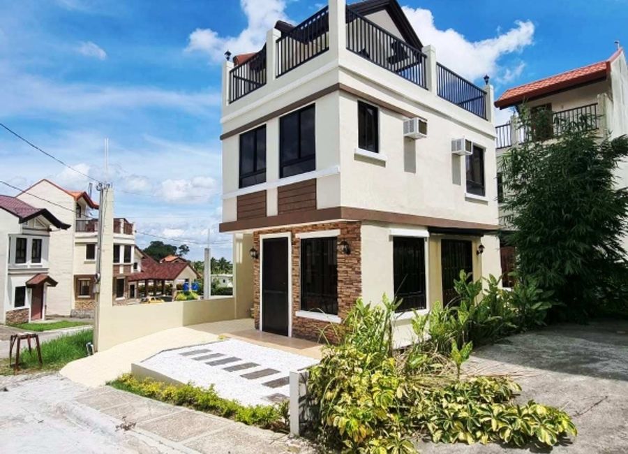 3BR House for SALE in Tagaytay Fontaine Villas Cavite