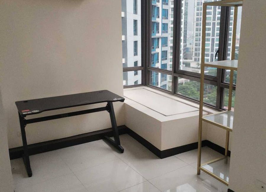 Bellagio 3 Good deal 1BR Loft BGC Condo For Sale near Forbestown Burgos ...
