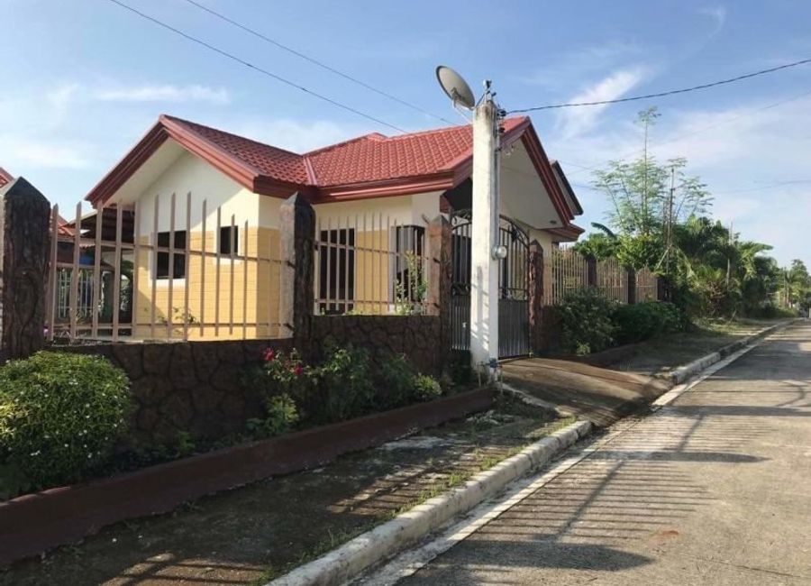 2 bed 2 bath beautiful tile covered home in beautiful sub division