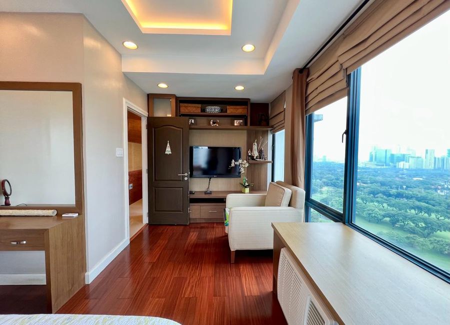 Executive 1Bedroom in BGC Forbes Town Center