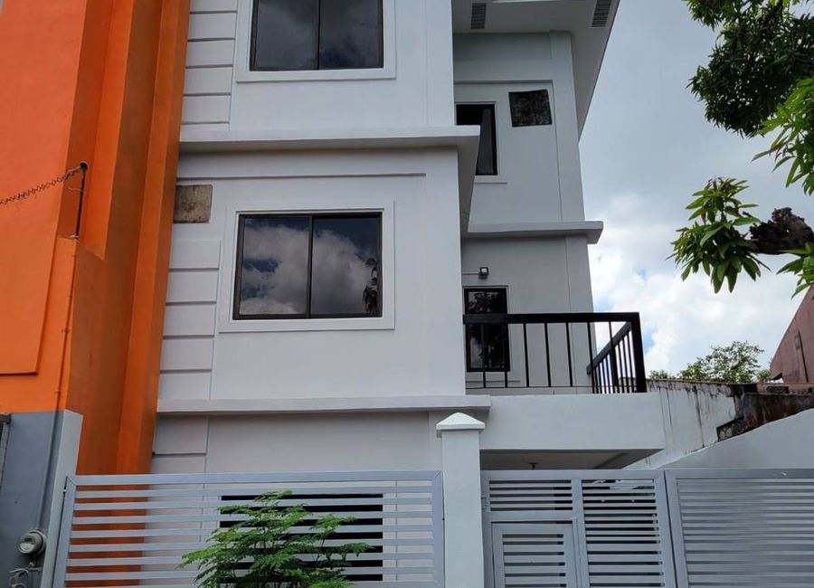 House and Lot for sale in Del Nacia 4, Quezon City