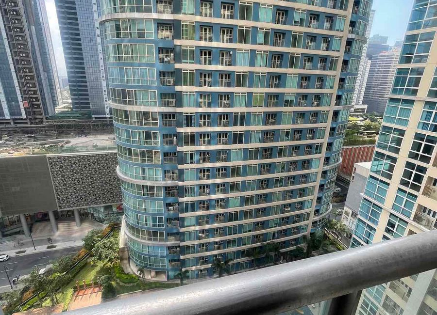 One Bedroom Unit for Sale in Madison Park West, 36th St. corner 6th Ave ...