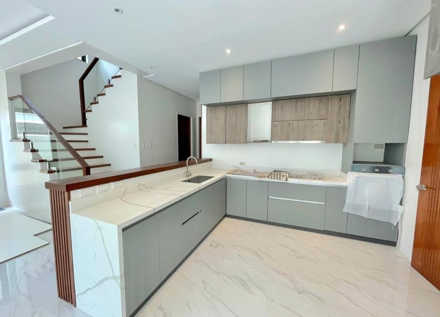 Brand New 5 Bedroom House and Lot for Sale in BF Homes Inner Circle ...