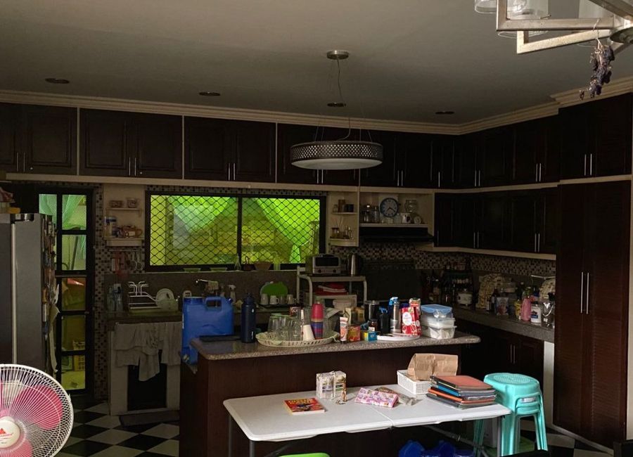 JPG - FOR SALE: 5 Bedroom House in BF Homes Executive Village, Parañaque