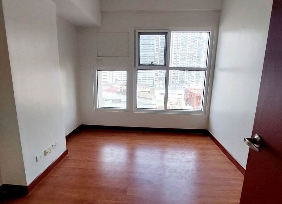 FOR SALE/RENT TO OWN ONE BEDROOM WITH BALCONY CORNER UNIT IN PASEO DE ...