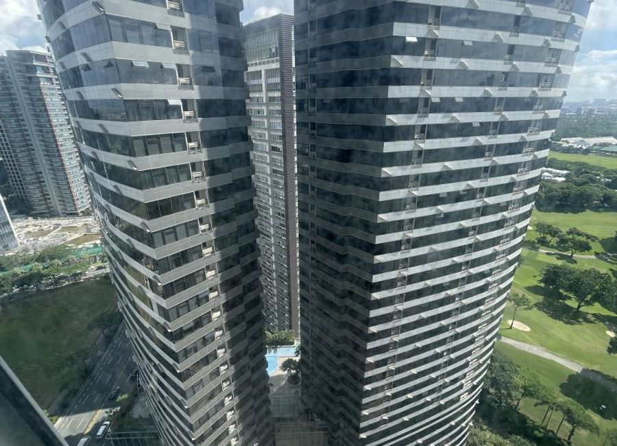 For Sale: Open Layout Bi-Level Unit in Fort Victoria, BGC, Taguig City