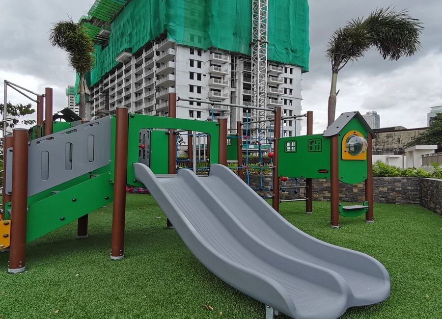 VALUED FOR MONEY CONDO 2BR IN BRIXTON PLACE NEAR SM MEGAMALL ,GREENFIELD DISTRICT ,UPTOWN PARADE BG