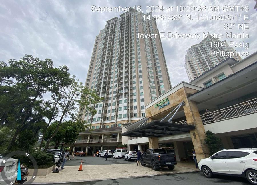 Bank Foreclosed Unit with Parking Slot in The Grove by Rockwell