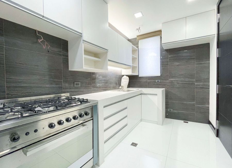 520sqm Townhouse 4-Bedroom 4BR Inner Unit with Elevator in Quezon City ...