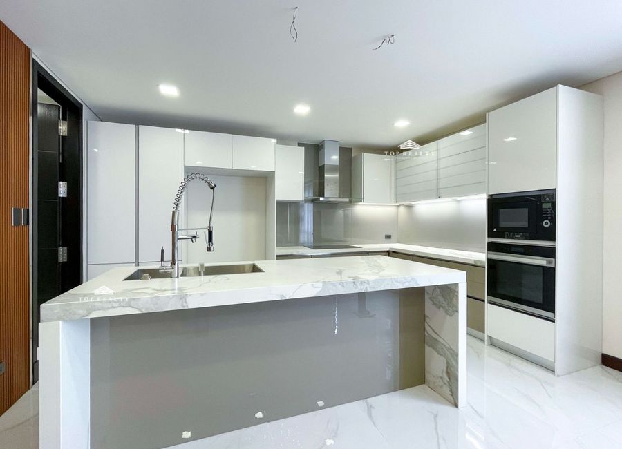 520sqm Townhouse 4-Bedroom 4BR Inner Unit with Elevator in Quezon City ...