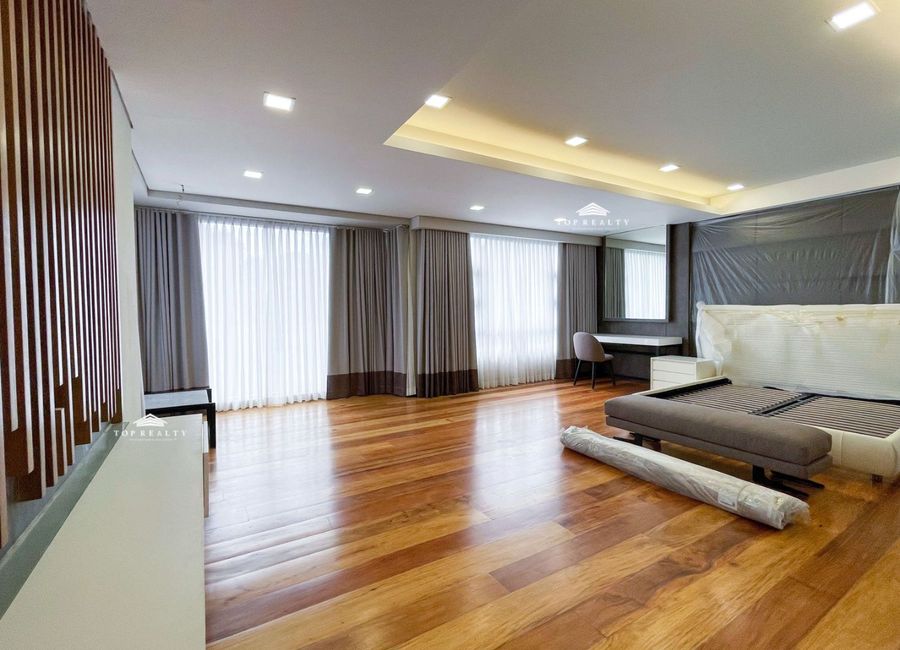 520sqm Townhouse 4-Bedroom 4BR Inner Unit with Elevator in Quezon City ...