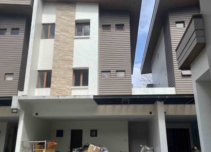 FOR SALE | 4BR Townhouse Inside a Gated Compound, New Manila