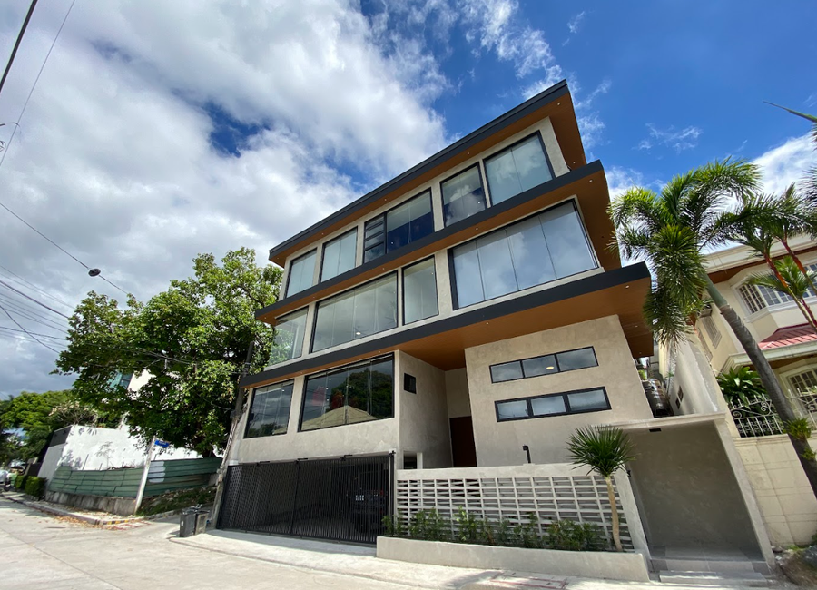 For Sale: House in Quezon City at Mira Nila Homes 6 Bedroom 6BR MAJOR ...