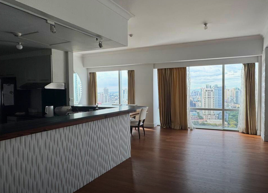 Raffles Residences 3 Spacious Unit Condo For Sale in Makati
