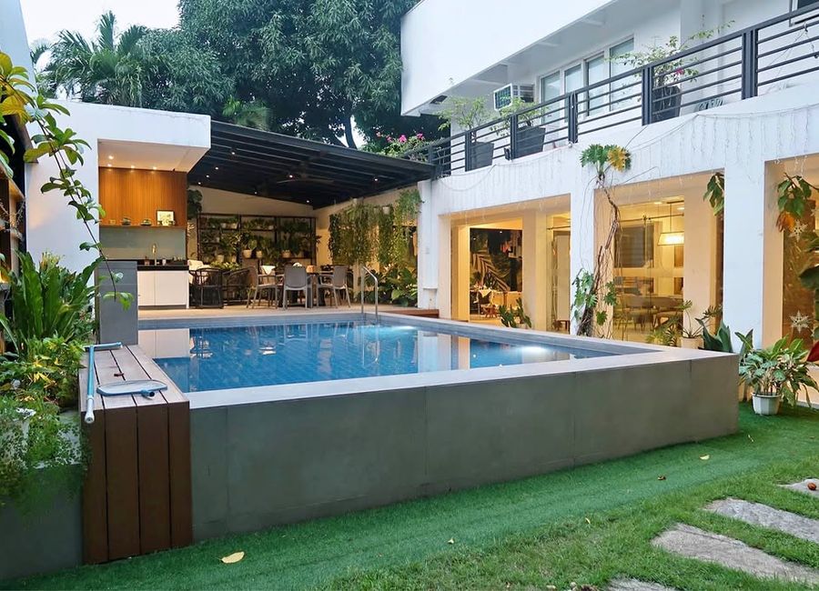 705 sqm 3-Storey Pre-Owned House and Lot with Pool in Merville
