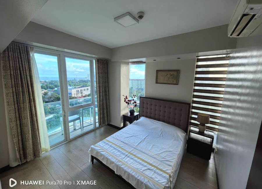 FR/FS 8 Newtown Boulevard 2BR Corner 91sqm 3-Balcony Maids Mactan