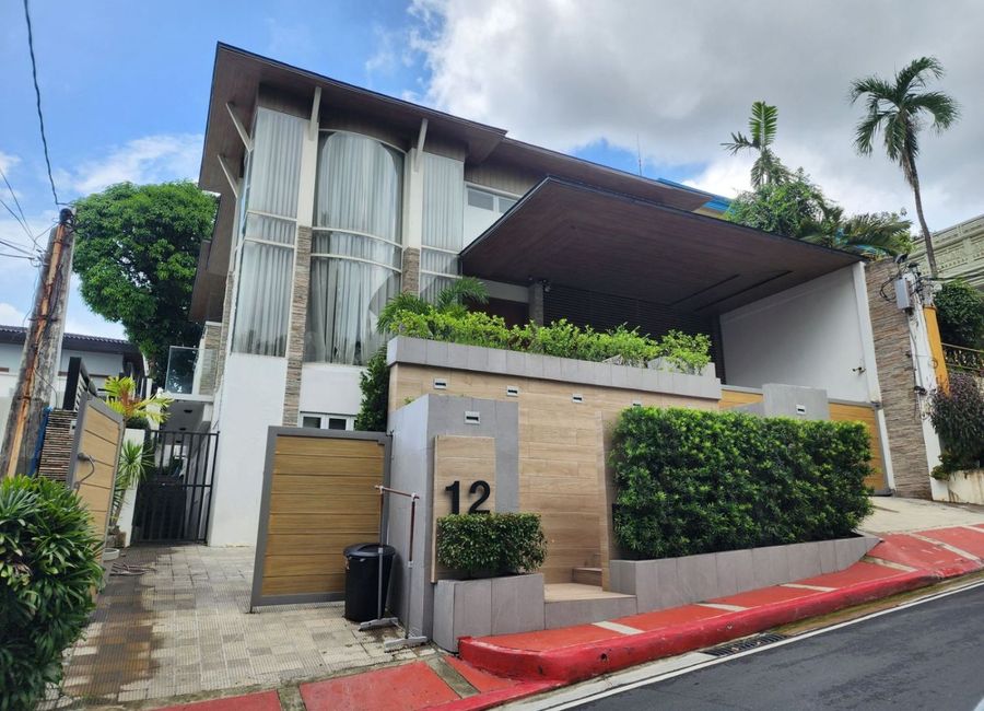 6BR House & Lot for Sale in White Plains Subdivision, Quezon City— 431 SQ.M
