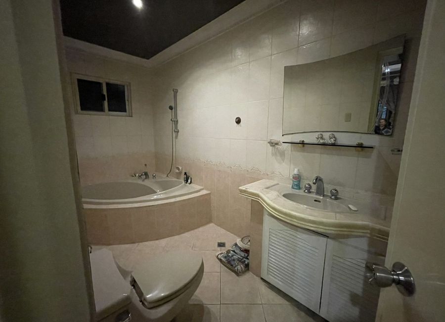 BF Homes House for Sale in Las Pinas City at PRICE DROP!