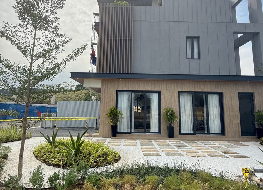 Discover M Residence: Premier Living in Capitol Hills, QC - Rey