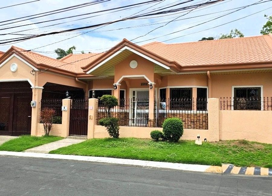 GATED AND NICE LOCATION BUNGALOW HOUSE FOR SALE IN BF HOMES, PARAÑAQUE CITY