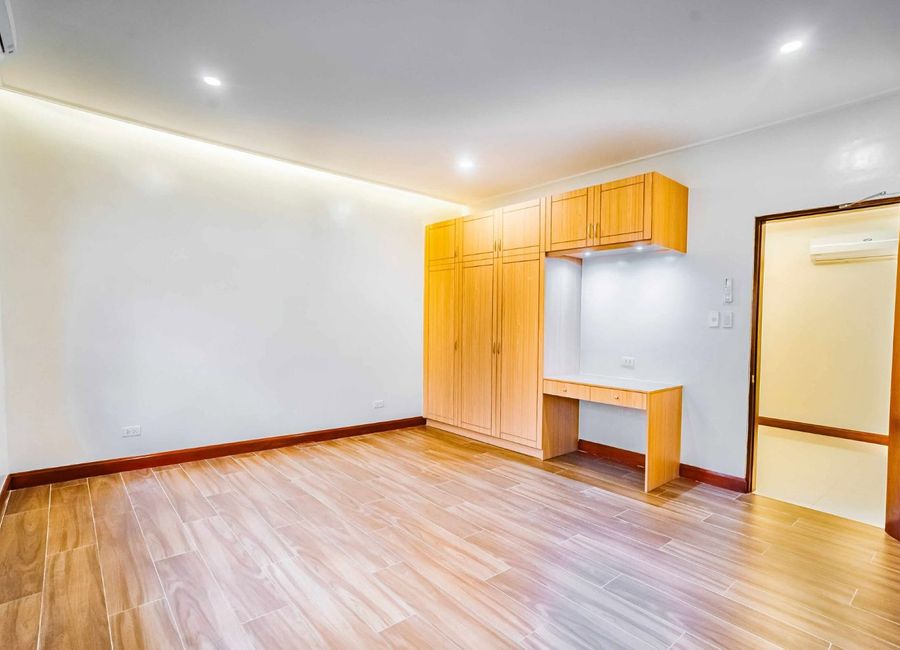 New Maria Luisa Estate Park Phase 1 784sqm 6-car Maids Genset Banilad