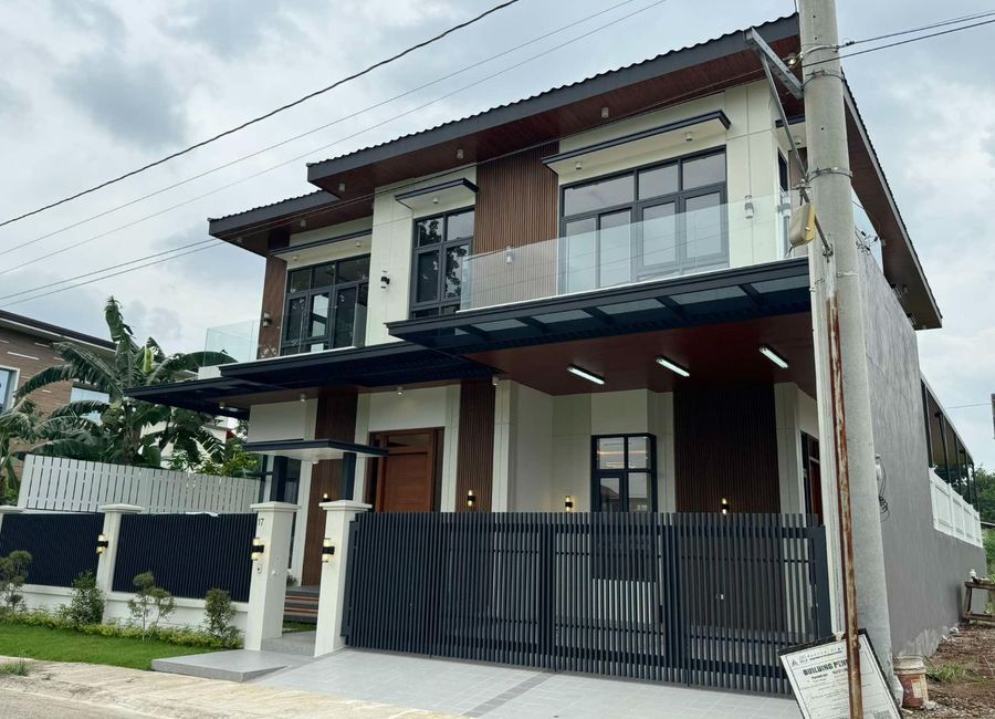 Spacious Casa Milan QC Home – 400+ sqm Floor Area with Pool - Gio