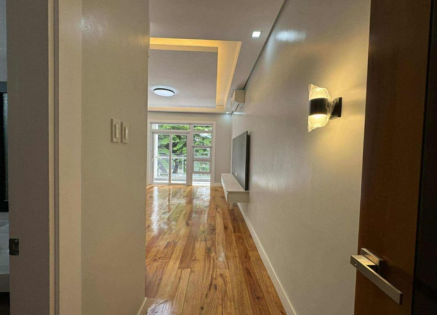 Modern Family Townhouse: 185 sqm Floor Area in Pasong Tamo ...