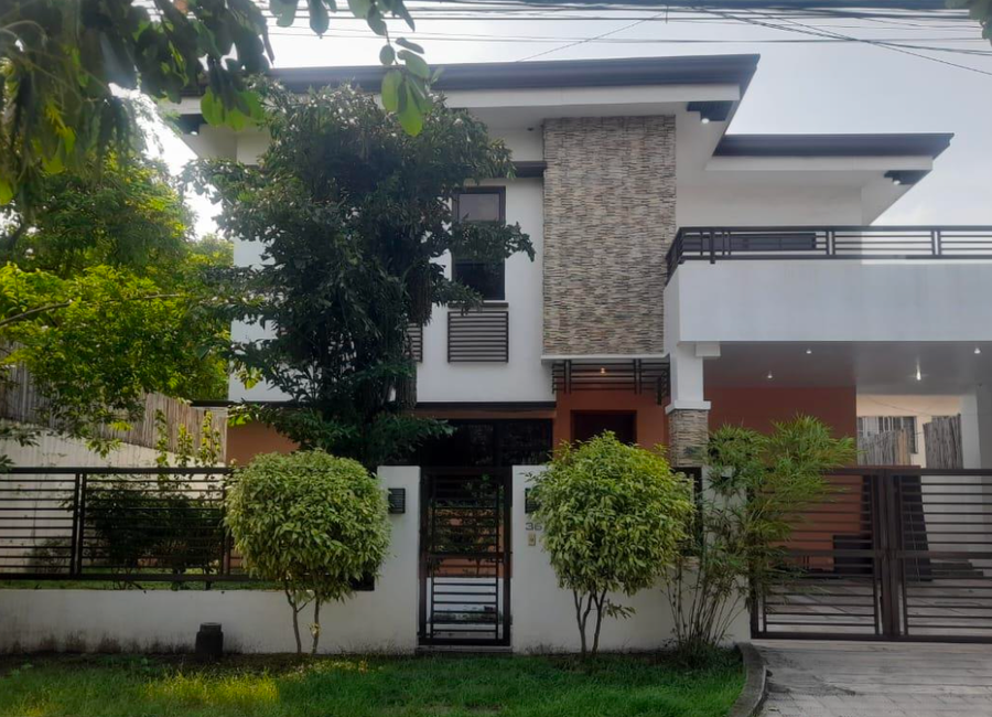 House in Merville Park, Parañaque City For Lease