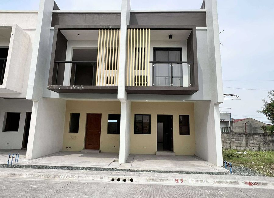 3 Bedroom Townhouse in Malanday Valenzuela For Sale Selling at 7.3M SD