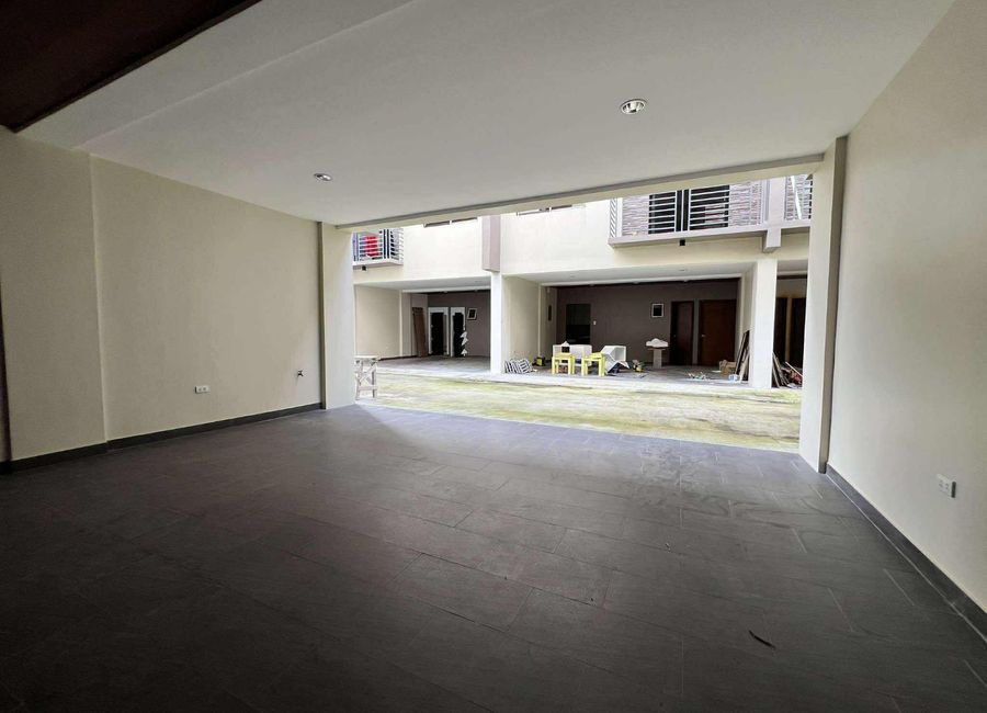 4 Bedroom Townhouse in Don Antonio Heights near FEU Fern, UP Diliman ...