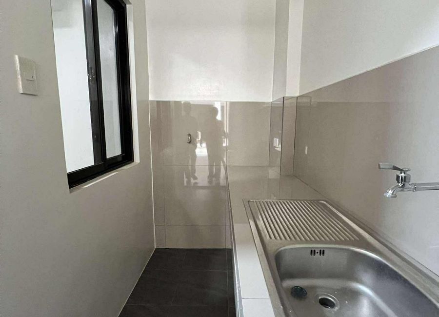 4 Bedroom Townhouse in Don Antonio Heights near FEU Fern, UP Diliman ...