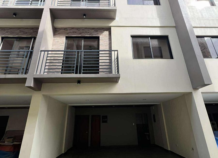 4 Bedroom Townhouse in Don Antonio Heights near FEU Fern, UP Diliman ...