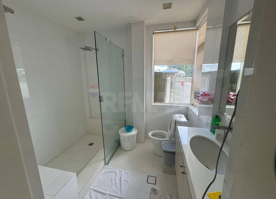 FOR SALE: 6-Bedroom Single-Family House in White Plains Subdivision ...