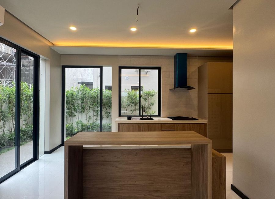 FOR SALE – 3-Storey Residential House in BF Homes (President’s Heights ...