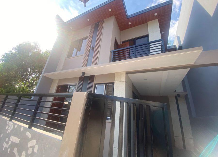 🏡 For Sale: Modern Corner House in Eliora, Amparo Subdivision! - Rey