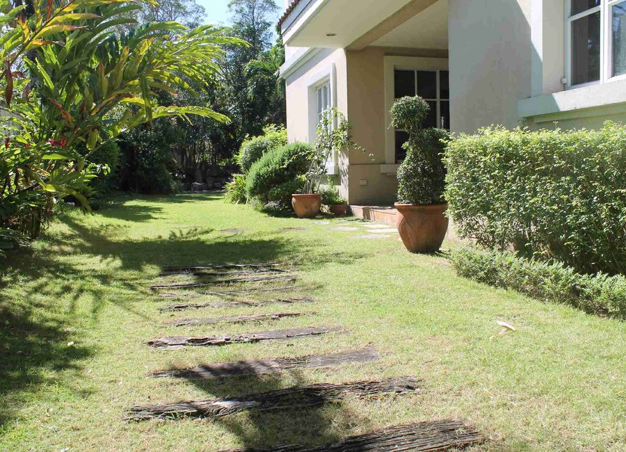 House in Brentville International Community in Mamplasan Biñan City Laguna