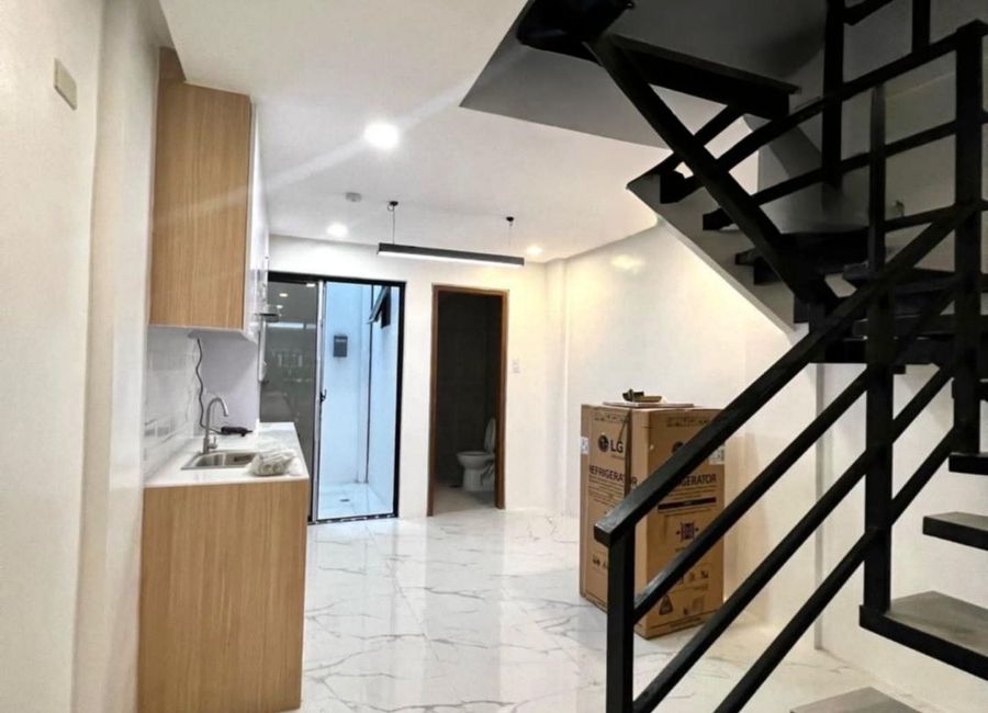 Townhouse in Galas Quezon City near Banawe, E. Rodriguez 11.9M SD