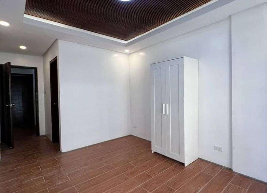 Townhouse in Galas Quezon City near Banawe, E. Rodriguez 11.9M SD